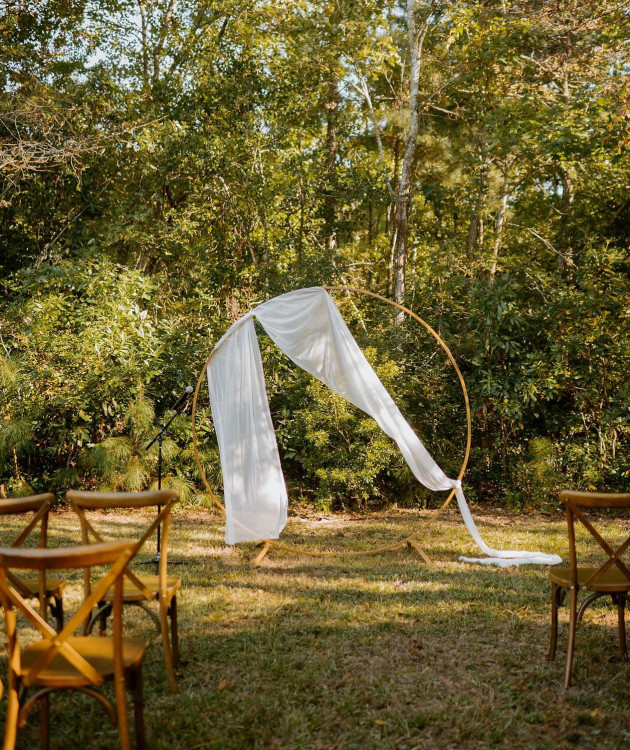7.5ft Gold Round Wedding Arch - Perfect Touch Rental